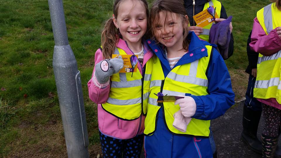 Crocus planting with Forest and Sandridge school - Rotary District